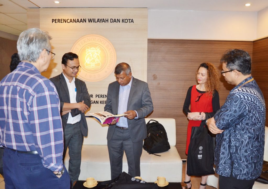 Kunjungan Prof. Sambit Datta dari Curtin University – Program Studi ...